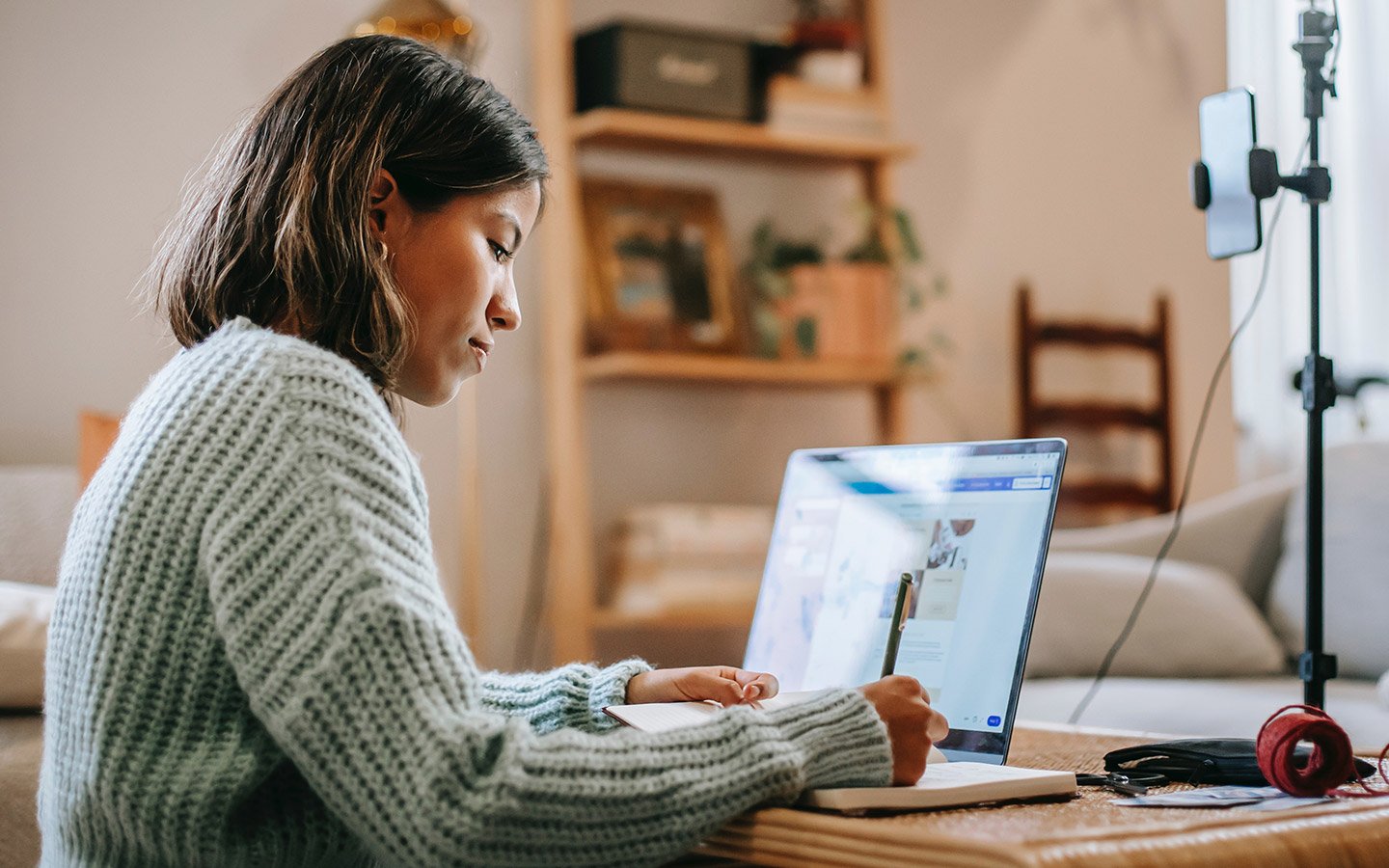 How Ecommerce Businesses Turn Clicks into Customers - Sufio