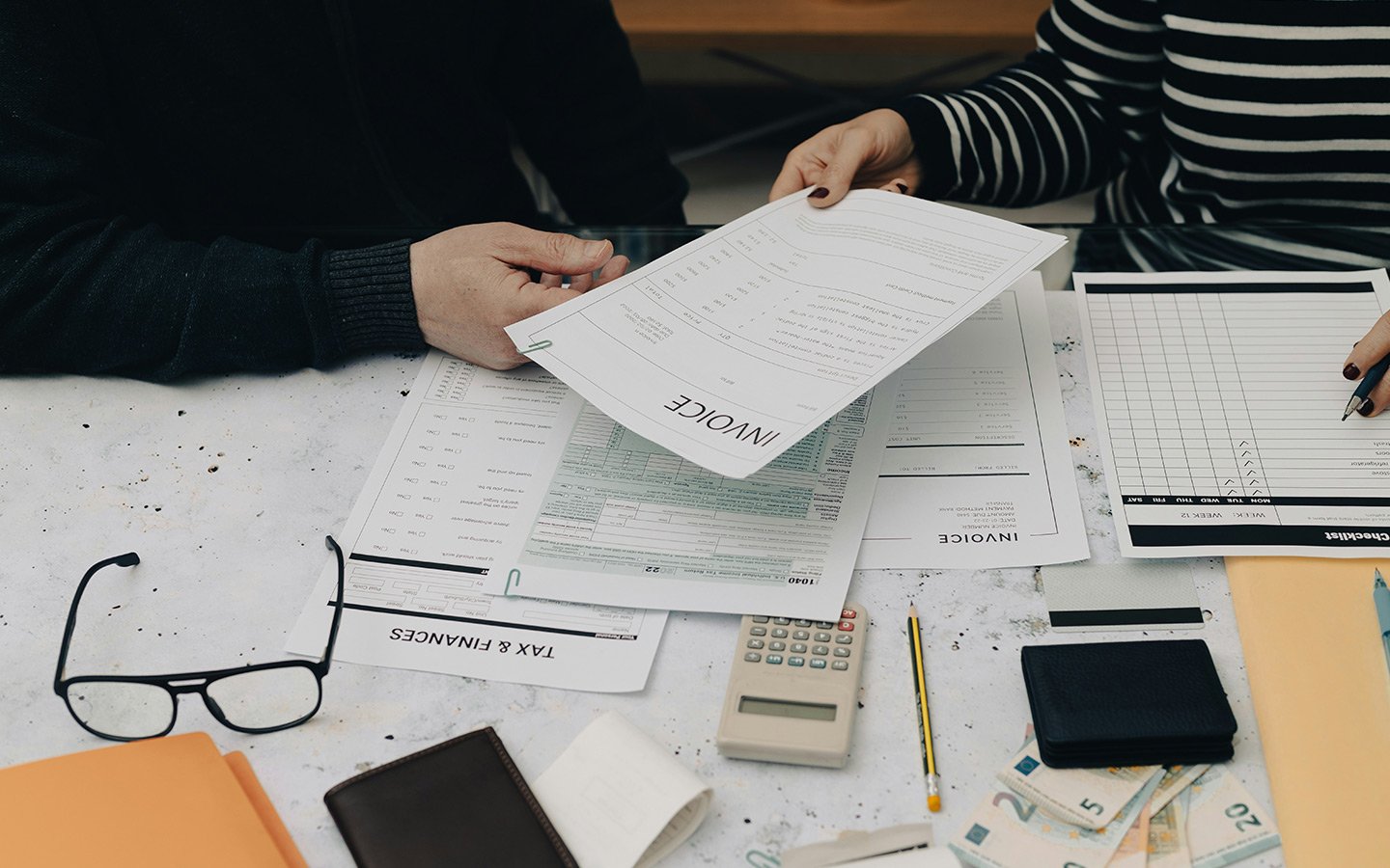 Shopify Order Confirmations vs Sufio Invoices: Why Relying on Order Emails Could Cost Your ...